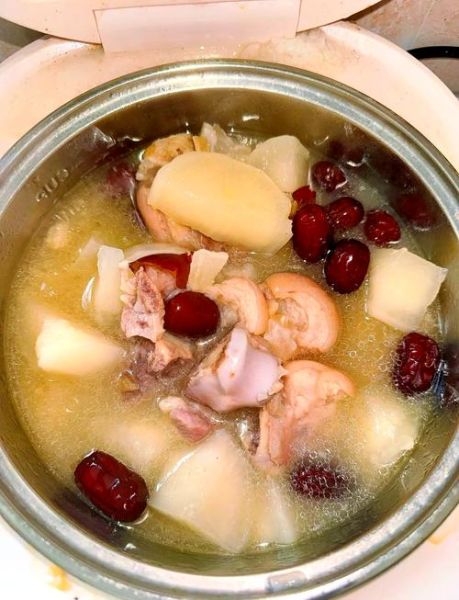 猪脚汤怎么做_猪脚汤去腥技巧-第1张图片-山城妙识