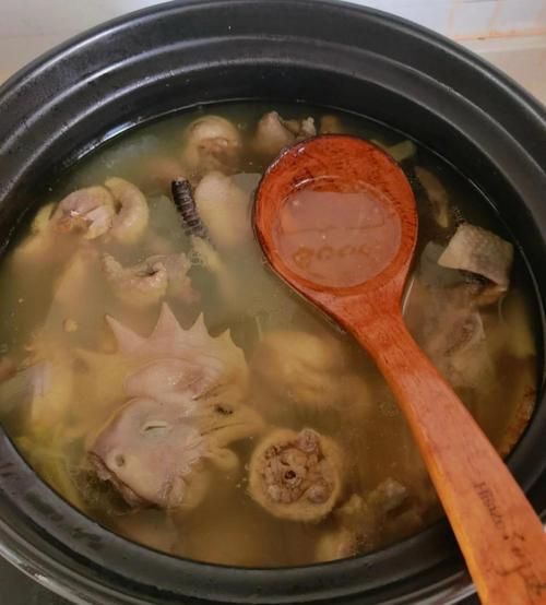 煲鸡汤用冷水还是热水_冷水下锅和热水下锅区别-第2张图片-山城妙识 煲鸡汤用冷水还是热水_冷水下锅和热水下锅区别-第2张图片-山城妙识