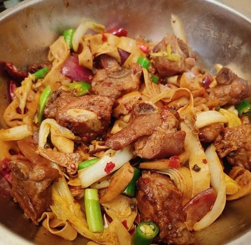 干锅排骨最正宗的做法_干锅排骨怎么做才香-第2张图片-山城妙识