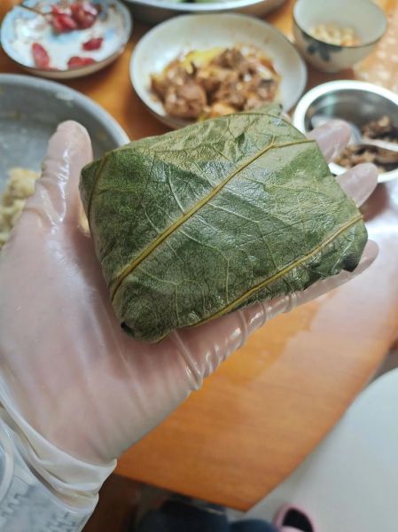 荷香糯米鸡怎么做_荷叶包裹技巧-第2张图片-山城妙识 荷香糯米鸡怎么做_荷叶包裹技巧-第2张图片-山城妙识