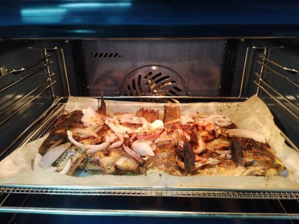 电烤箱烤鱼怎么做_家用电烤箱烤鱼步骤-第2张图片-山城妙识
