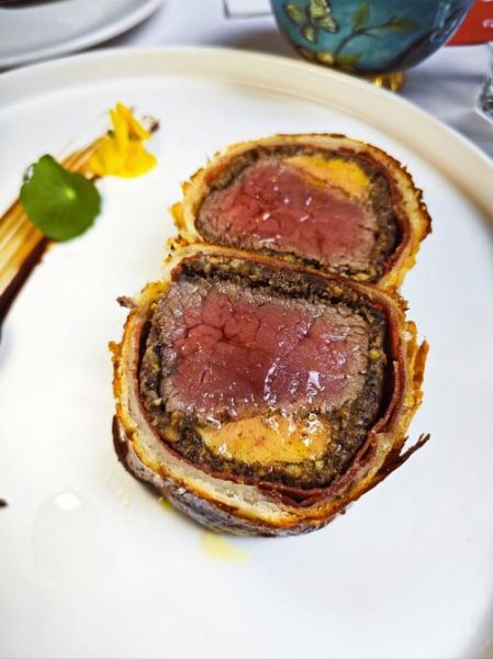 惠灵顿牛排怎么切_惠灵顿牛排配什么酒-第1张图片-山城妙识