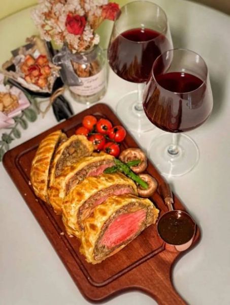 惠灵顿牛排怎么切_惠灵顿牛排配什么酒-第2张图片-山城妙识