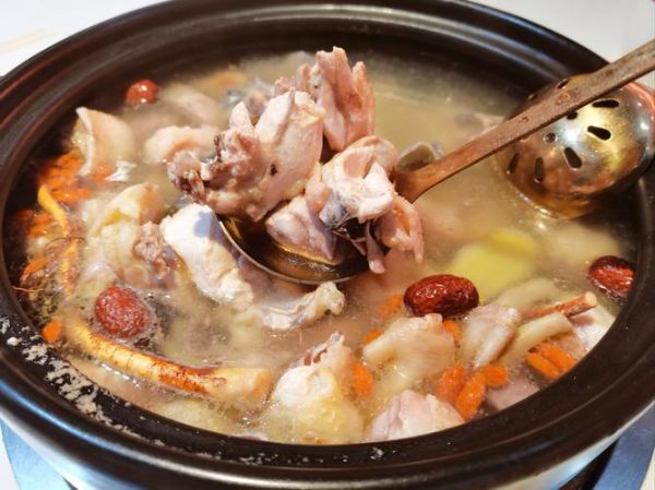 鸡汤炖什么好喝又营养_最补的十种食材-第1张图片-山城妙识 鸡汤炖什么好喝又营养_最补的十种食材-第1张图片-山城妙识