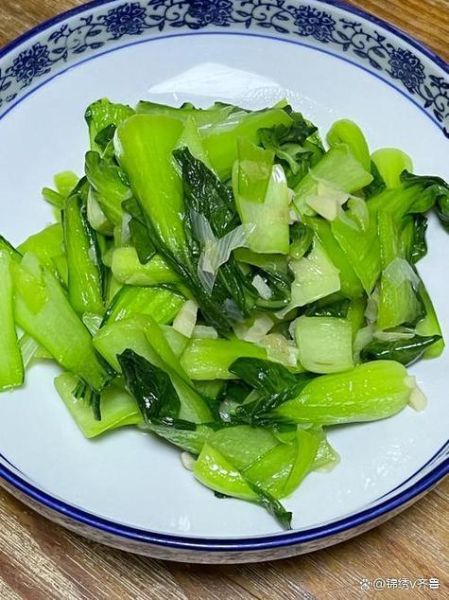 小油菜怎么炒好吃又简单_小油菜炒几分钟才脆嫩-第3张图片-山城妙识
