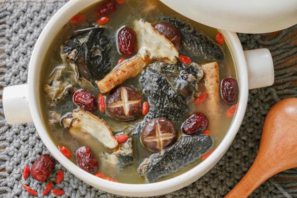 乌鸡炖汤的做法和配料_乌鸡炖汤用什么药材好-第3张图片-山城妙识