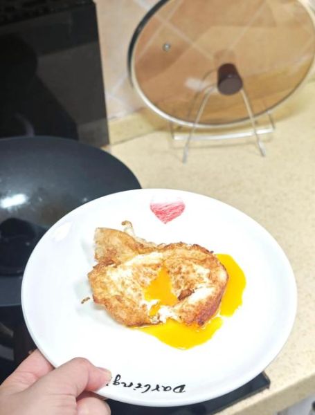 荷包蛋怎么做不粘锅_荷包蛋不粘锅技巧-第1张图片-山城妙识