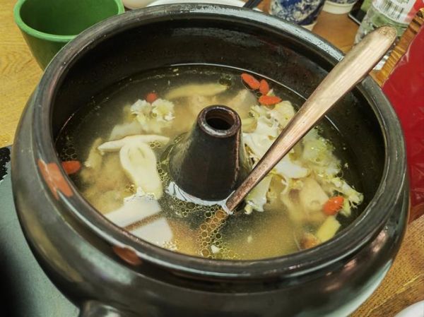 云南汽锅鸡是哪里的_汽锅鸡怎么做才正宗-第2张图片-山城妙识