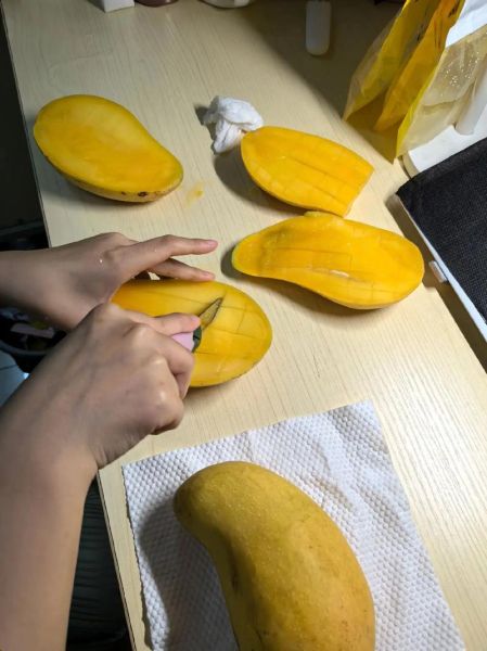 芒果怎么切方便吃核_芒果切法图解-第1张图片-山城妙识 芒果怎么切方便吃核_芒果切法图解-第1张图片-山城妙识