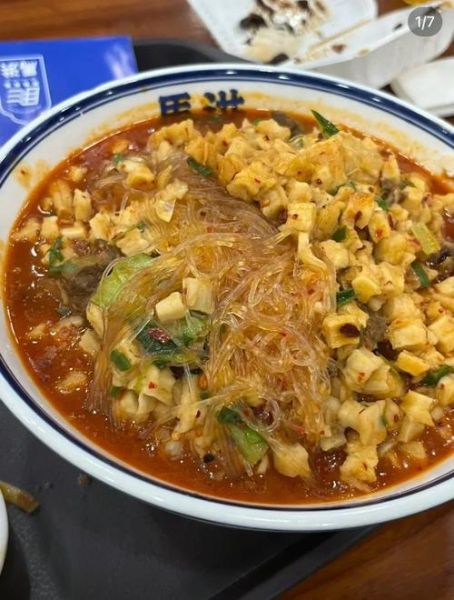 羊肉泡馍的正确吃法_如何掰馍才正宗-第1张图片-山城妙识