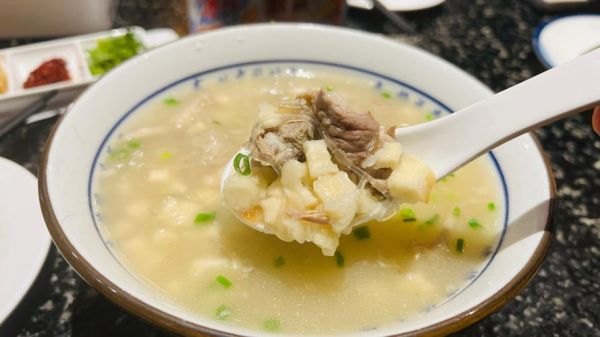 羊肉泡馍的正确吃法_如何掰馍才正宗-第3张图片-山城妙识