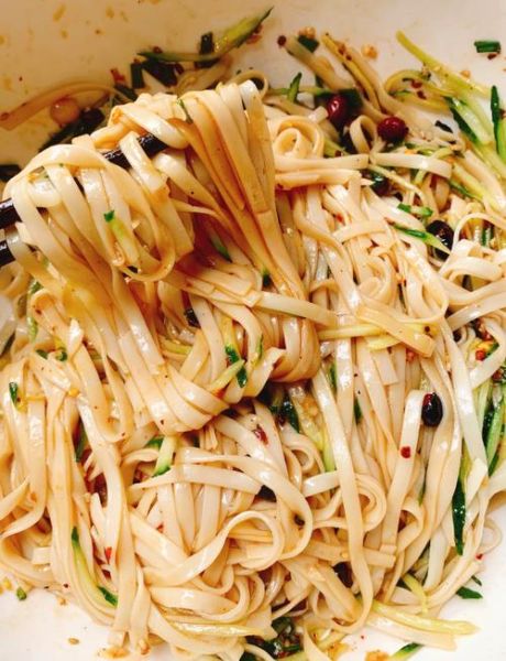 正宗凉面怎么做_凉面调料怎么调才好吃-第3张图片-山城妙识