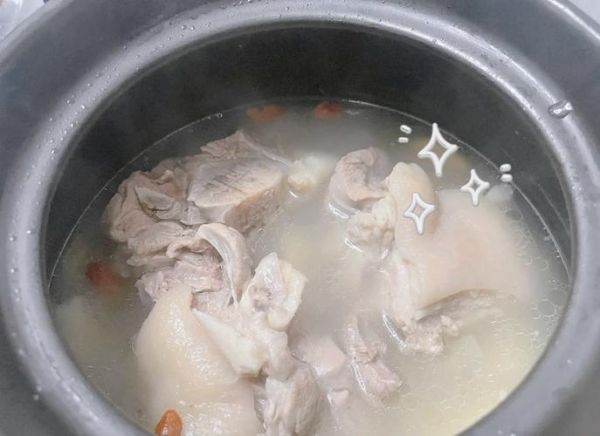 蹄膀炖汤加什么好吃_蹄膀汤放什么食材更香-第3张图片-山城妙识