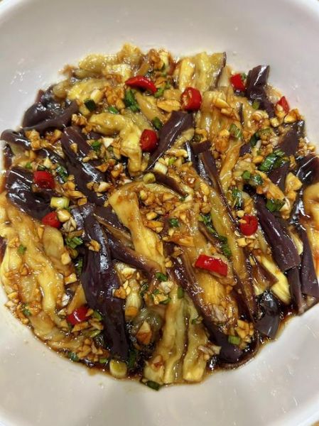 蒜泥茄子怎么做才好吃_蒜泥茄子不吸油的窍门-第1张图片-山城妙识