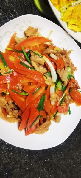 肉丝炒韭黄胡萝卜怎么做_韭黄胡萝卜炒肉丝的家常做法-第3张图片-山城妙识