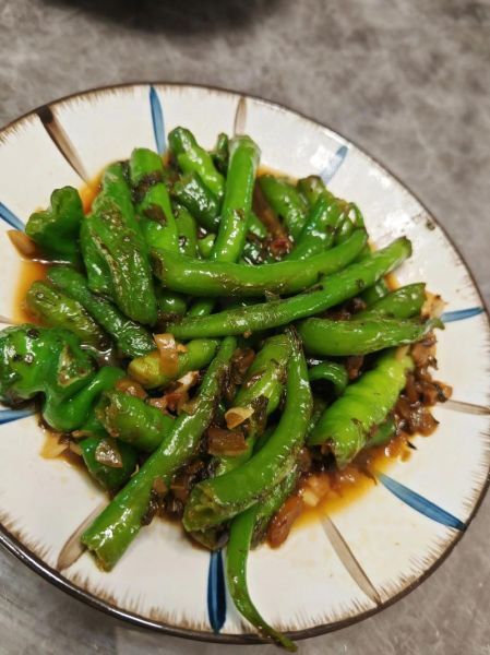 油焖尖椒不放肉怎么做_不放肉油焖尖椒做法-第2张图片-山城妙识 油焖尖椒不放肉怎么做_不放肉油焖尖椒做法-第2张图片-山城妙识