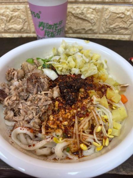 油泼面哪里最正宗_西安油泼面哪家好吃-第1张图片-山城妙识