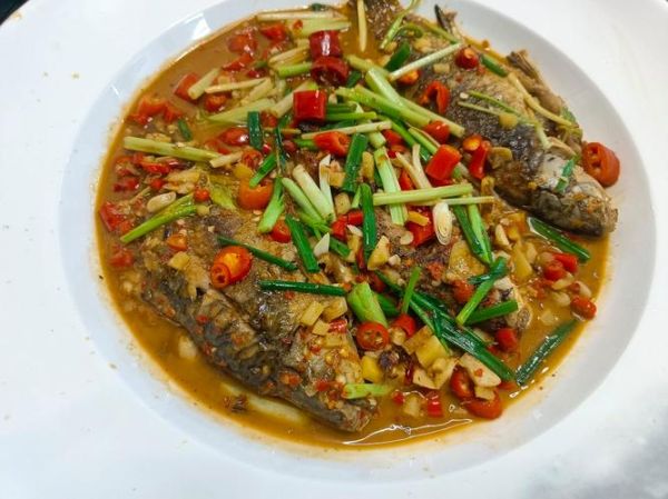 焖小鲫鱼怎么做好吃_焖小鲫鱼的家常做法-第2张图片-山城妙识