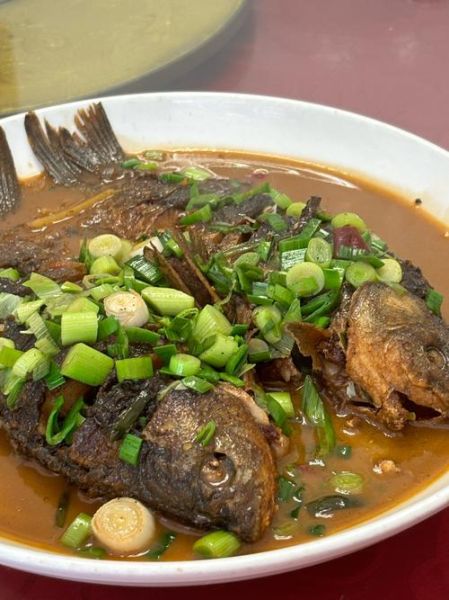 焖小鲫鱼怎么做好吃_焖小鲫鱼的家常做法-第1张图片-山城妙识