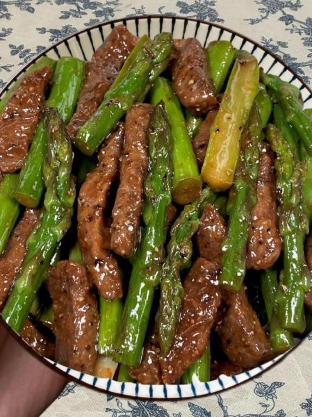 芦笋炒肉丝怎么炒好吃_芦笋炒肉丝家常做法-第3张图片-山城妙识