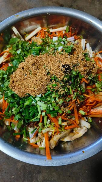 酸辣鸡脚怎么做_酸辣鸡脚腌制多久才入味-第1张图片-山城妙识