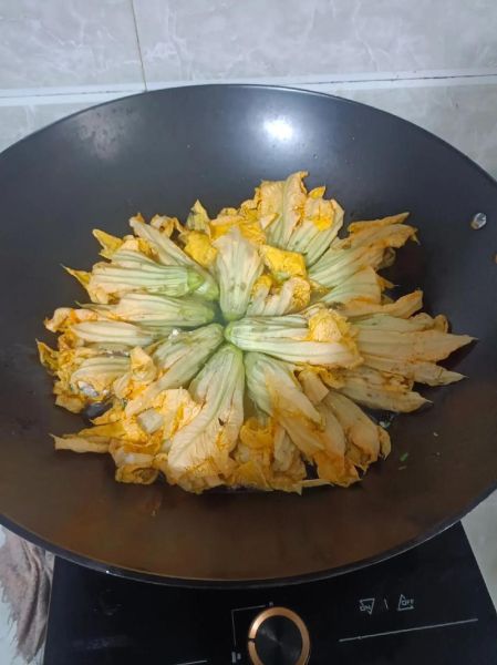 南瓜花怎么做好吃_南瓜花的家常做法-第1张图片-山城妙识