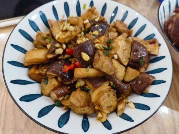 香菇炒鸡肉怎么做好吃_香菇炒鸡肉的家常做法-第3张图片-山城妙识