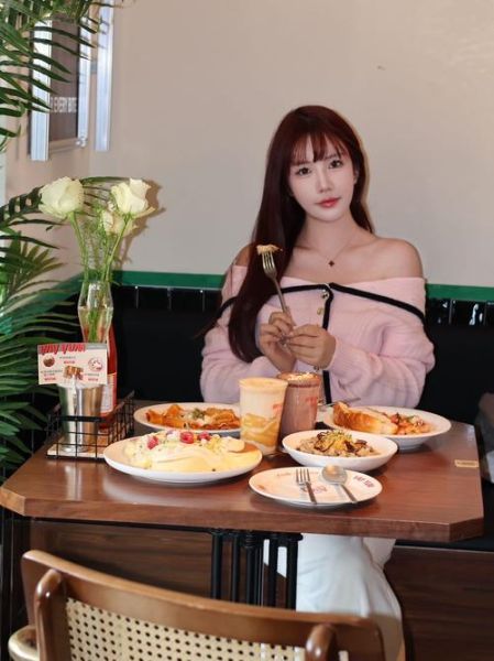 人气美食外景主持人是谁_如何成为美食外景主持人-第1张图片-山城妙识