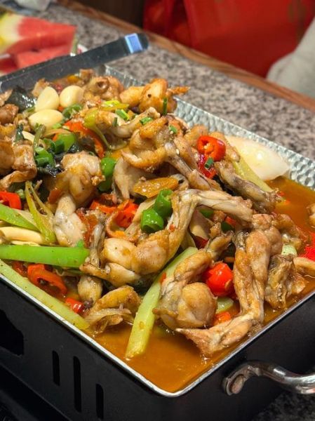 牛蛙好吃吗_牛蛙吃起来恶心吗-第1张图片-山城妙识