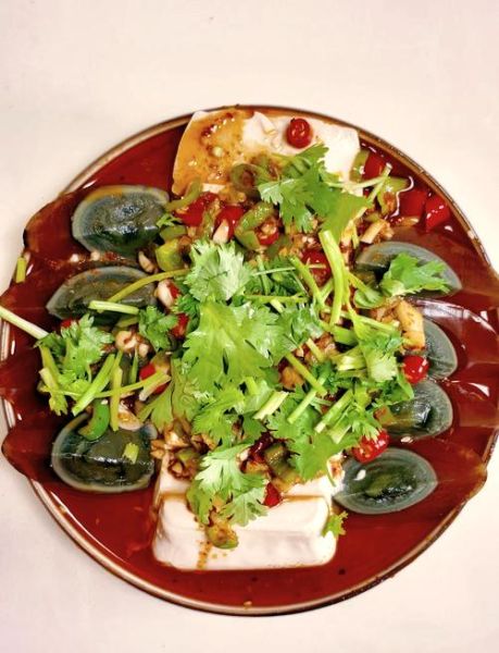 盒豆腐松花蛋怎么做_松花蛋拌豆腐要焯水吗-第1张图片-山城妙识