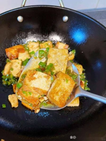 怎样煎豆腐不粘锅_煎豆腐用什么锅最好-第3张图片-山城妙识