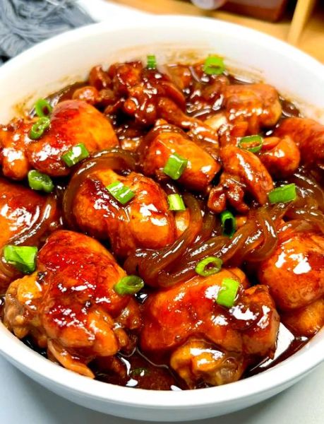 粤菜焖鸡的做法大全_怎样做出嫩滑不柴的焖鸡-第1张图片-山城妙识