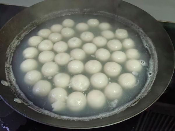 汤圆开锅后煮几分钟熟_汤圆浮起来后还要煮多久-第2张图片-山城妙识
