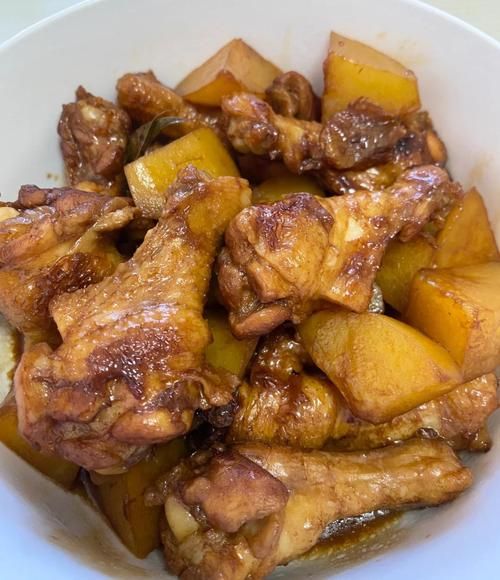 翅根炖土豆怎么做_翅根炖土豆用焯水吗-第1张图片-山城妙识