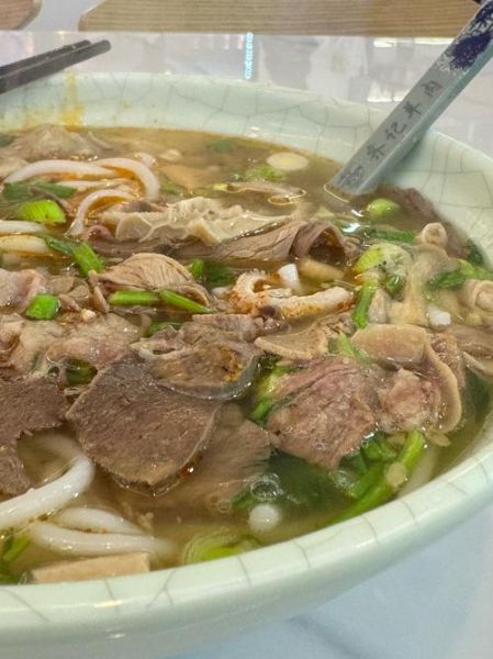 遵义羊肉粉汤的做法_遵义羊肉粉汤配方是什么-第1张图片-山城妙识