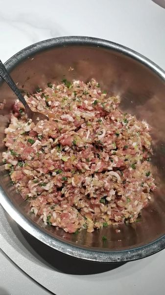 芹菜香菇水饺怎么做_芹菜香菇水饺热量高吗-第3张图片-山城妙识