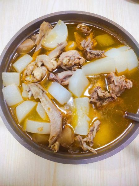 老鸭汤怎么炖才白_老鸭汤去腥增香窍门-第1张图片-山城妙识