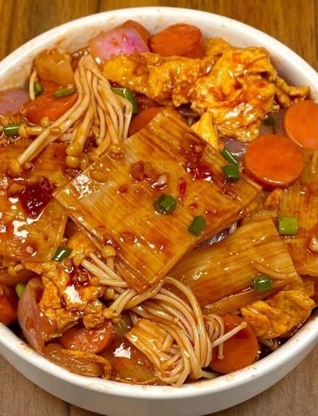 烤冷面怎么做_家庭版烤冷面视频教程-第1张图片-山城妙识