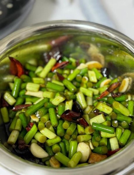 腌蒜苔怎么做_蒜苔腌几天能吃-第1张图片-山城妙识