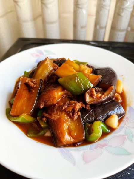 肉段烧茄子怎么做_正宗东北做法-第2张图片-山城妙识