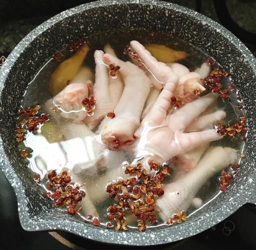 怎么炖鸡爪好吃又简单_鸡爪怎么炖才入味-第1张图片-山城妙识 怎么炖鸡爪好吃又简单_鸡爪怎么炖才入味-第1张图片-山城妙识
