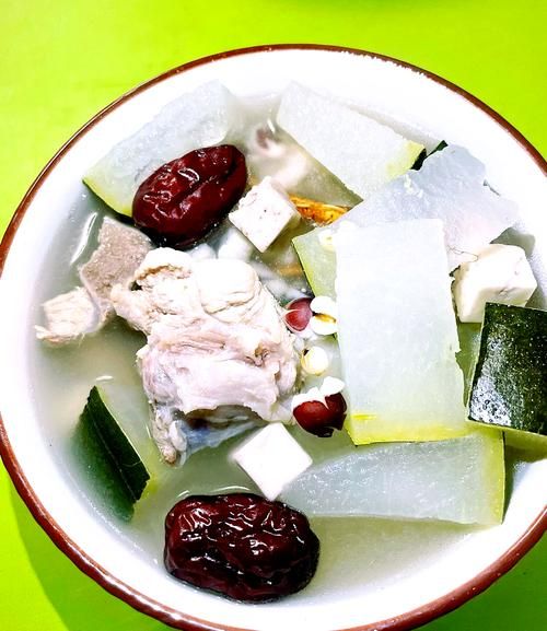 大骨头冬瓜汤怎么做_冬瓜汤去腥技巧-第1张图片-山城妙识