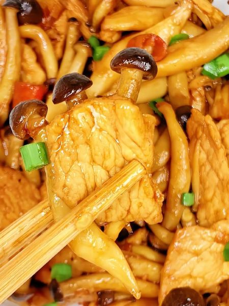 鲜蘑炒肉怎么炒才嫩_鲜蘑炒肉用焯水吗-第3张图片-山城妙识 鲜蘑炒肉怎么炒才嫩_鲜蘑炒肉用焯水吗-第3张图片-山城妙识