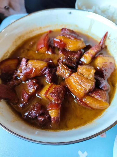 小炖肉怎么做才正宗_小炖肉最正宗的做法-第1张图片-山城妙识