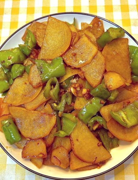 青椒土豆片怎么做_青椒土豆片用焯水吗-第1张图片-山城妙识 青椒土豆片怎么做_青椒土豆片用焯水吗-第1张图片-山城妙识