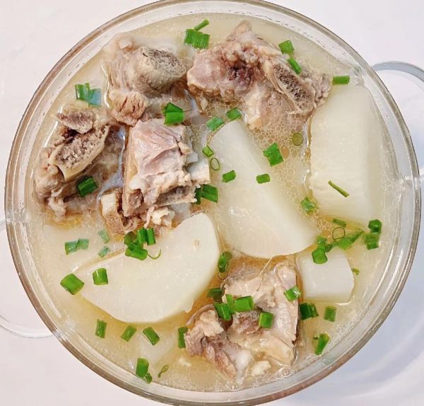 熬大骨头汤的家常做法_怎么熬出奶白色骨头汤-第2张图片-山城妙识