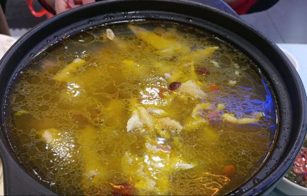 清汤鸡肉火锅怎么做_鸡肉火锅汤底怎么调-第1张图片-山城妙识