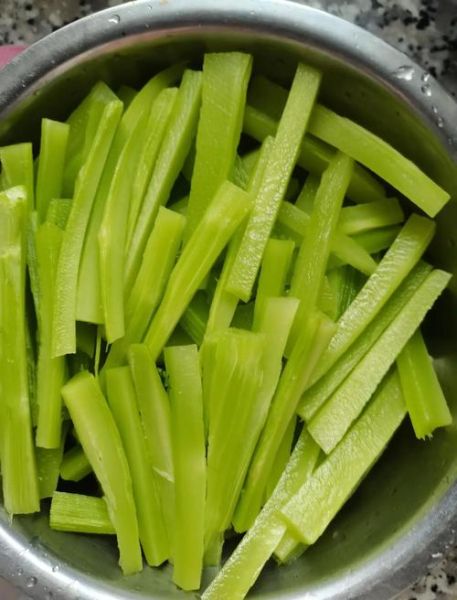 海莴苣怎么吃_海莴苣营养价值-第2张图片-山城妙识 海莴苣怎么吃_海莴苣营养价值-第2张图片-山城妙识