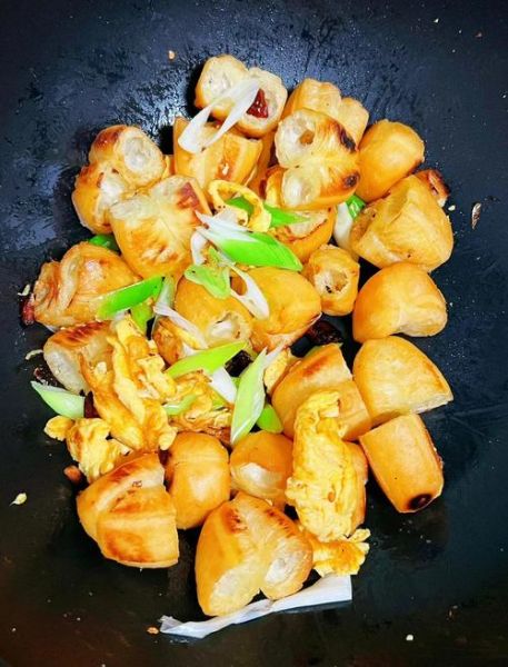 油条做菜怎么做好吃_油条入菜的经典做法-第1张图片-山城妙识 油条做菜怎么做好吃_油条入菜的经典做法-第1张图片-山城妙识