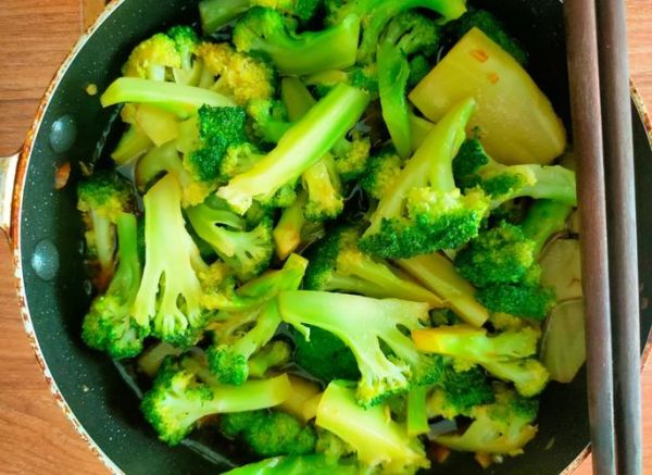 西兰花凉拌怎么做_正宗视频做法-第3张图片-山城妙识